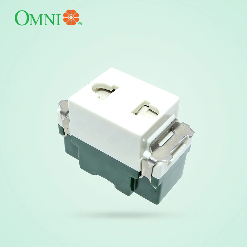 OMNI Universal Outlet with Shutter 10A – Niolin Industrial Supply